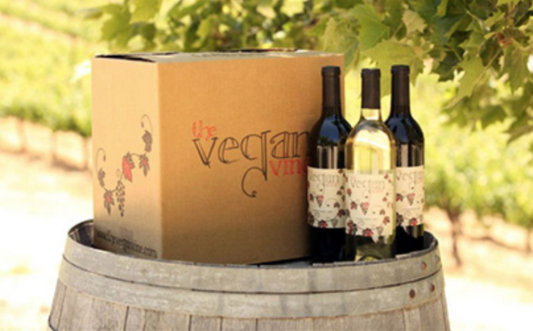 Vegetal chitosan for wine